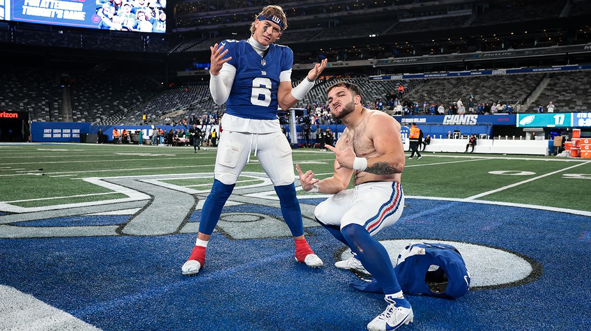 Rookie darlings Jaxson Dart, Cam Skattebo become hobby Giants | cllct