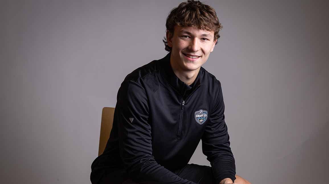 Top NHL prospect Matthew Schaefer signs with Upper Deck | cllct