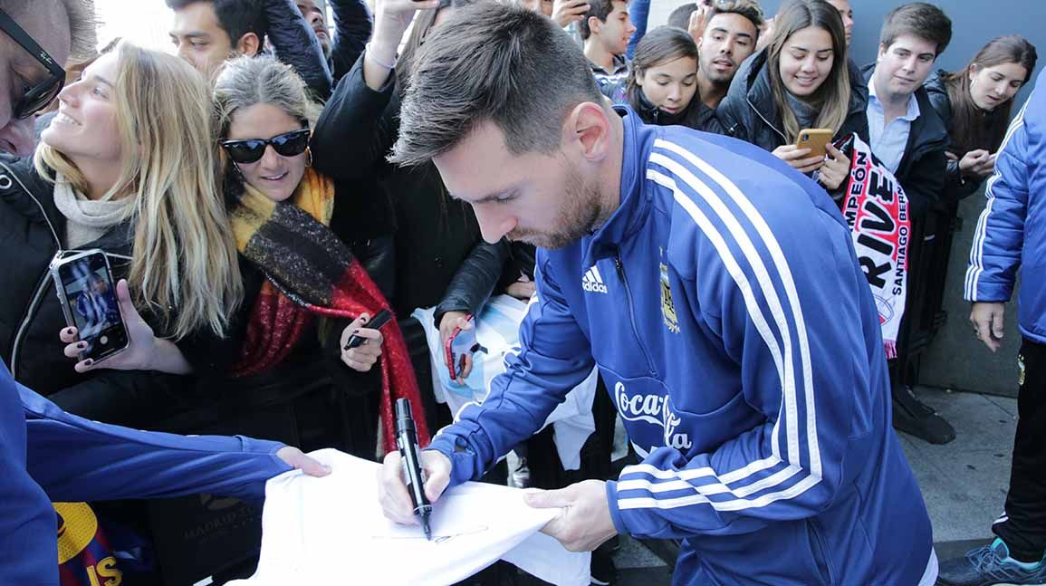Report: Topps to replace Leo Messi autograph cards | cllct