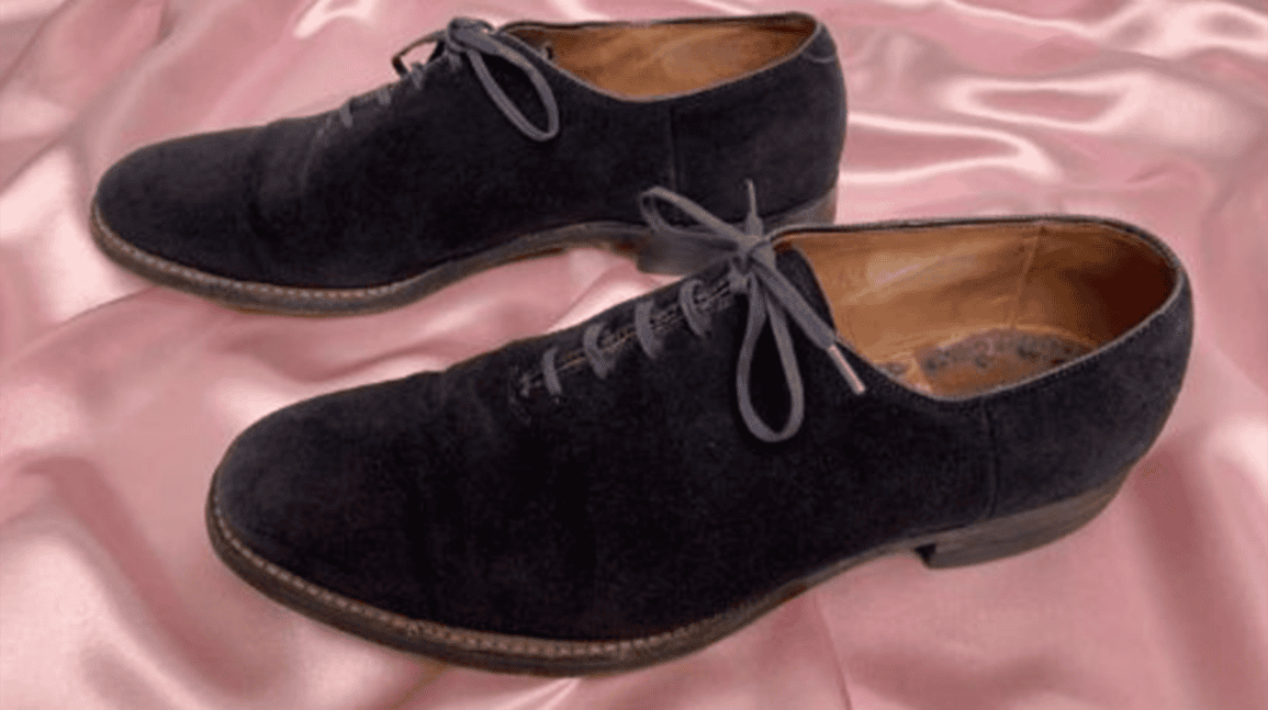 Elvis Presley's blue suede shoes sell for $150k at auction | cllct