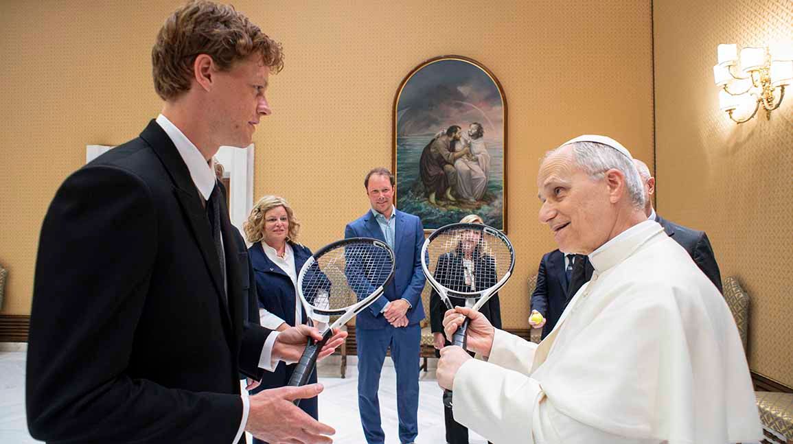 Pope makes deal with Sinner for tennis racket | cllct